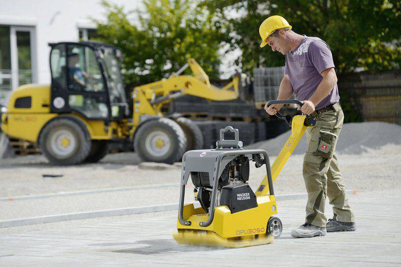 Wacker Plate Compactor DPU 3050H: Olympus pugmill systems & CFBs, Stratos asphalt distributors ...