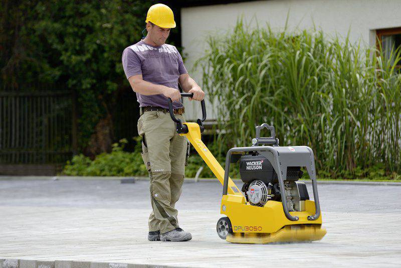 Wacker Plate Compactor DPU 3050H: Olympus pugmill systems & CFBs, Stratos asphalt distributors ...