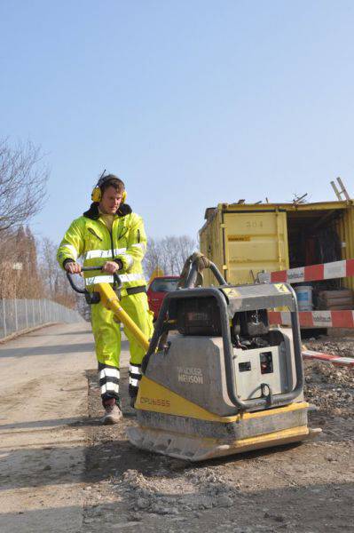 Wacker Plate Compactor DPU 6555He: Olympus pugmill systems & CFBs, Stratos asphalt distributors ...